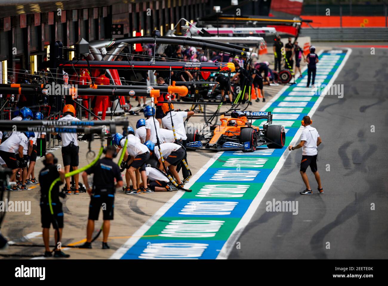 SAINZ Carlos (spa), McLaren Renault F1 MCL35, action pitlane during the ...