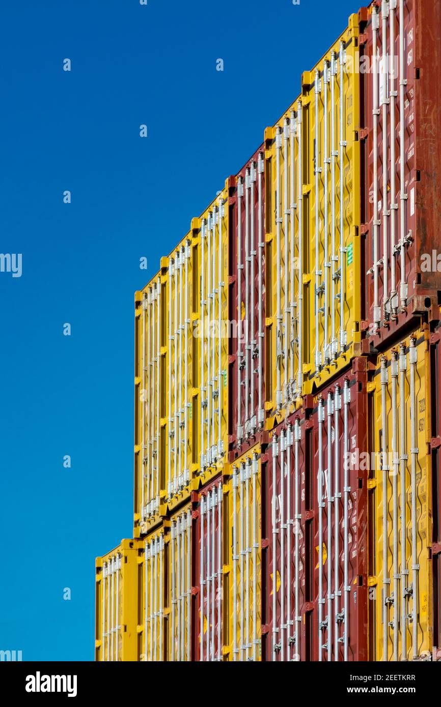 Shipping container hardware hi-res stock photography and images - Alamy