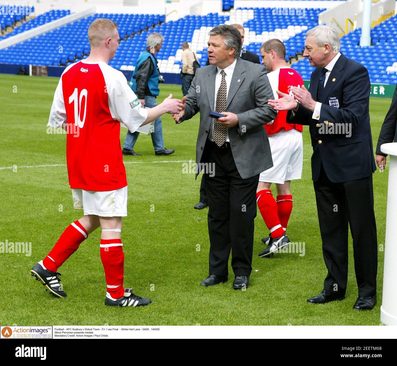 Steve perryman at white hart lane hi-res stock photography and images ...