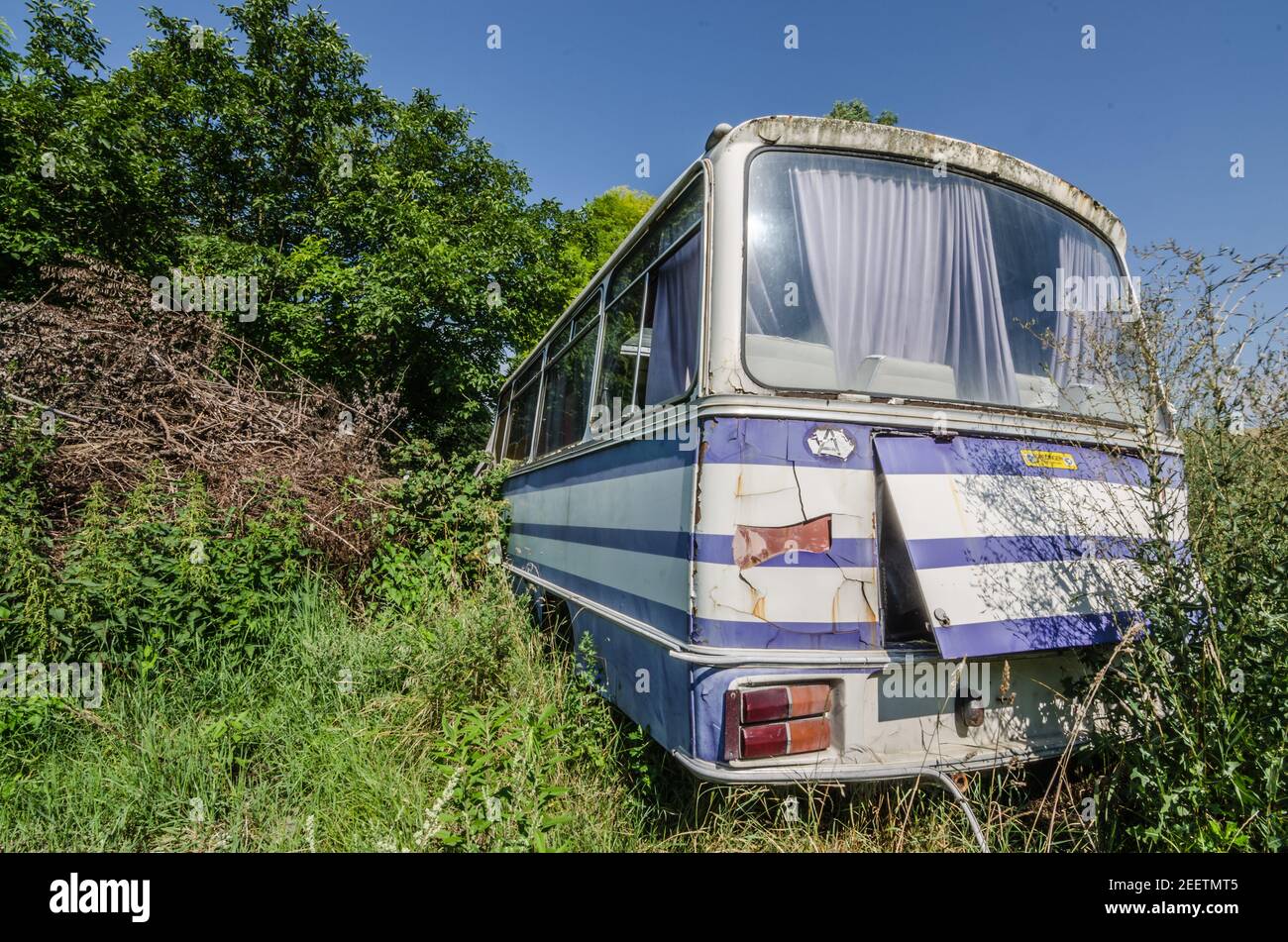 Purple bus hi-res stock photography and images - Alamy