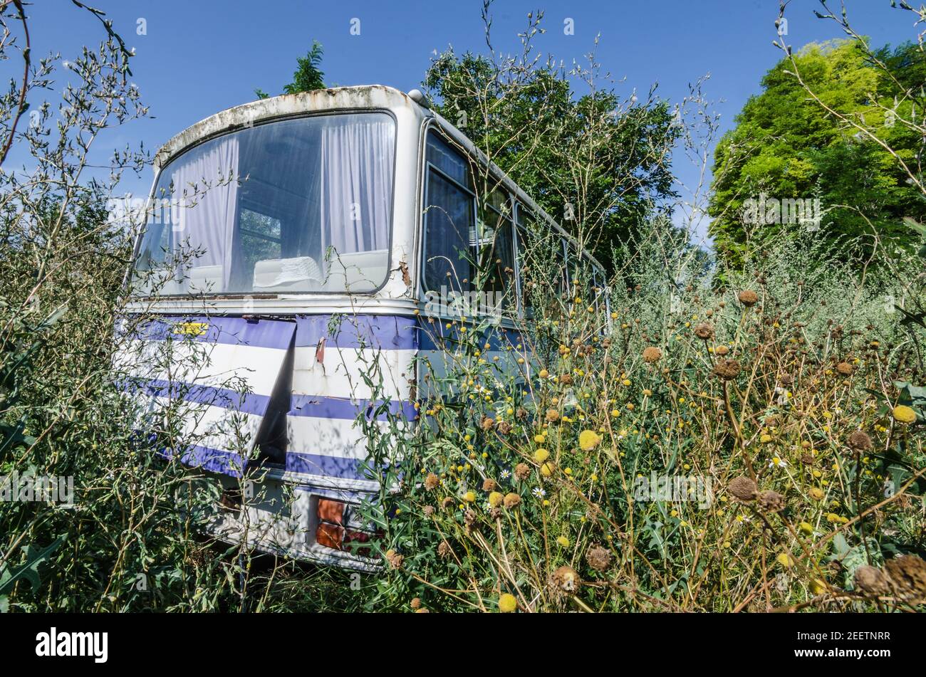 Purple bus hi-res stock photography and images - Alamy