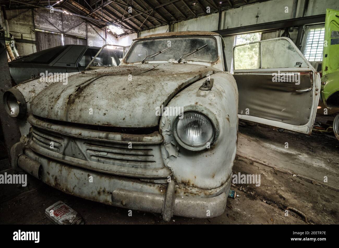 old classic car open door Stock Photo - Alamy