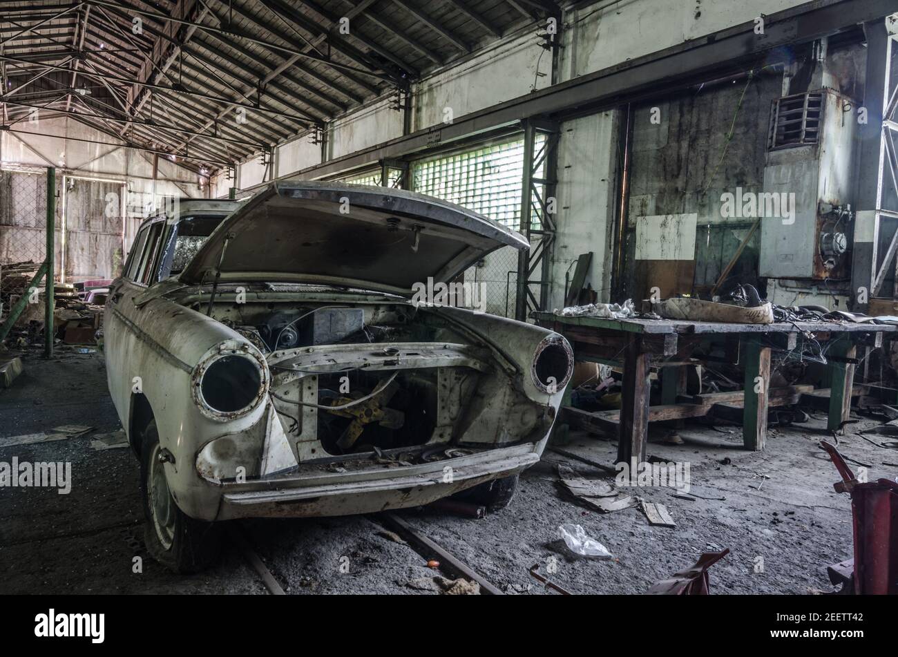 classic car and work bench in a hall Stock Photo - Alamy