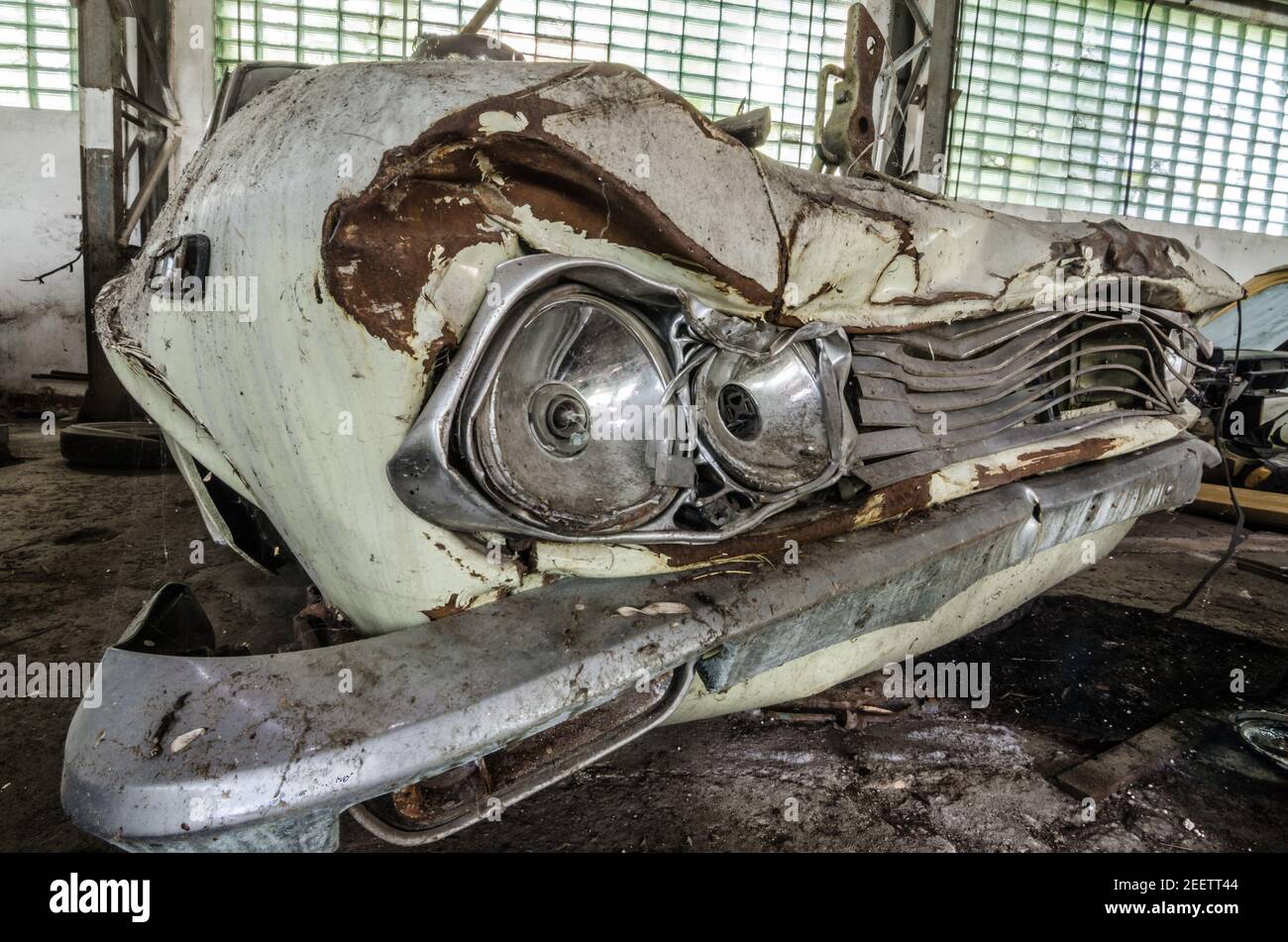 destroyed old car in a workshop Stock Photo - Alamy
