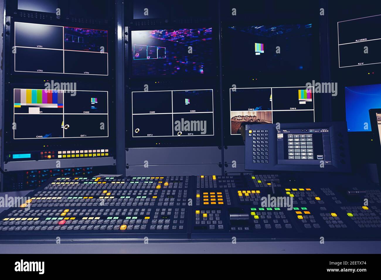 Outside broadcasting van hi-res stock photography and images - Alamy