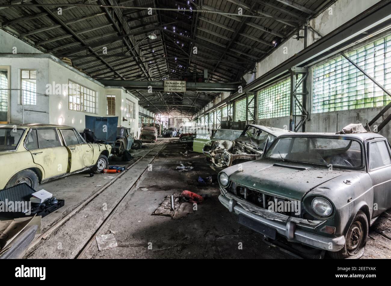 old car collection in abandoned hall Stock Photo - Alamy
