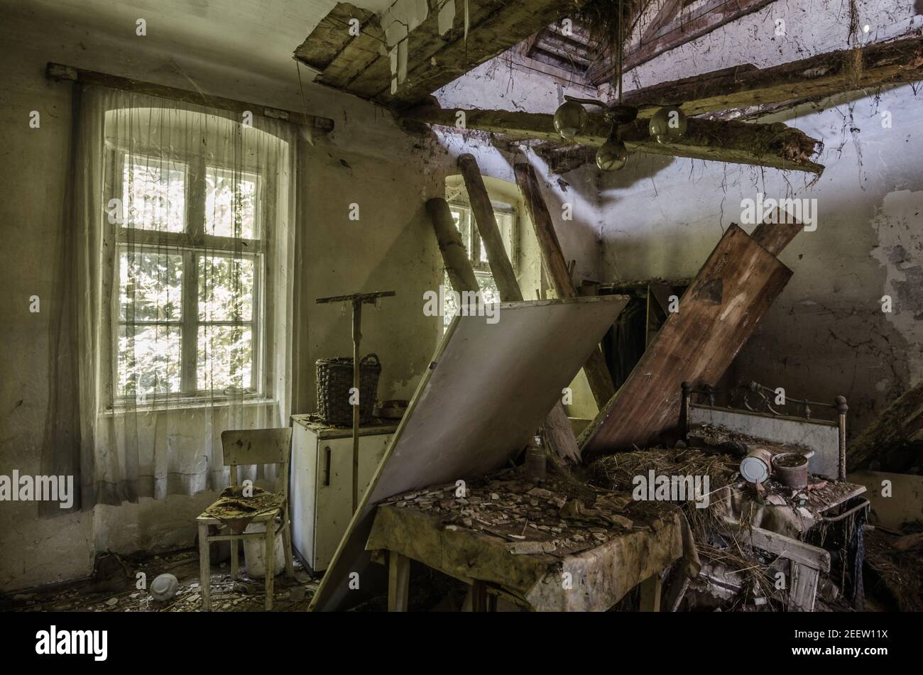 Broken ceiling hi-res stock photography and images - Alamy