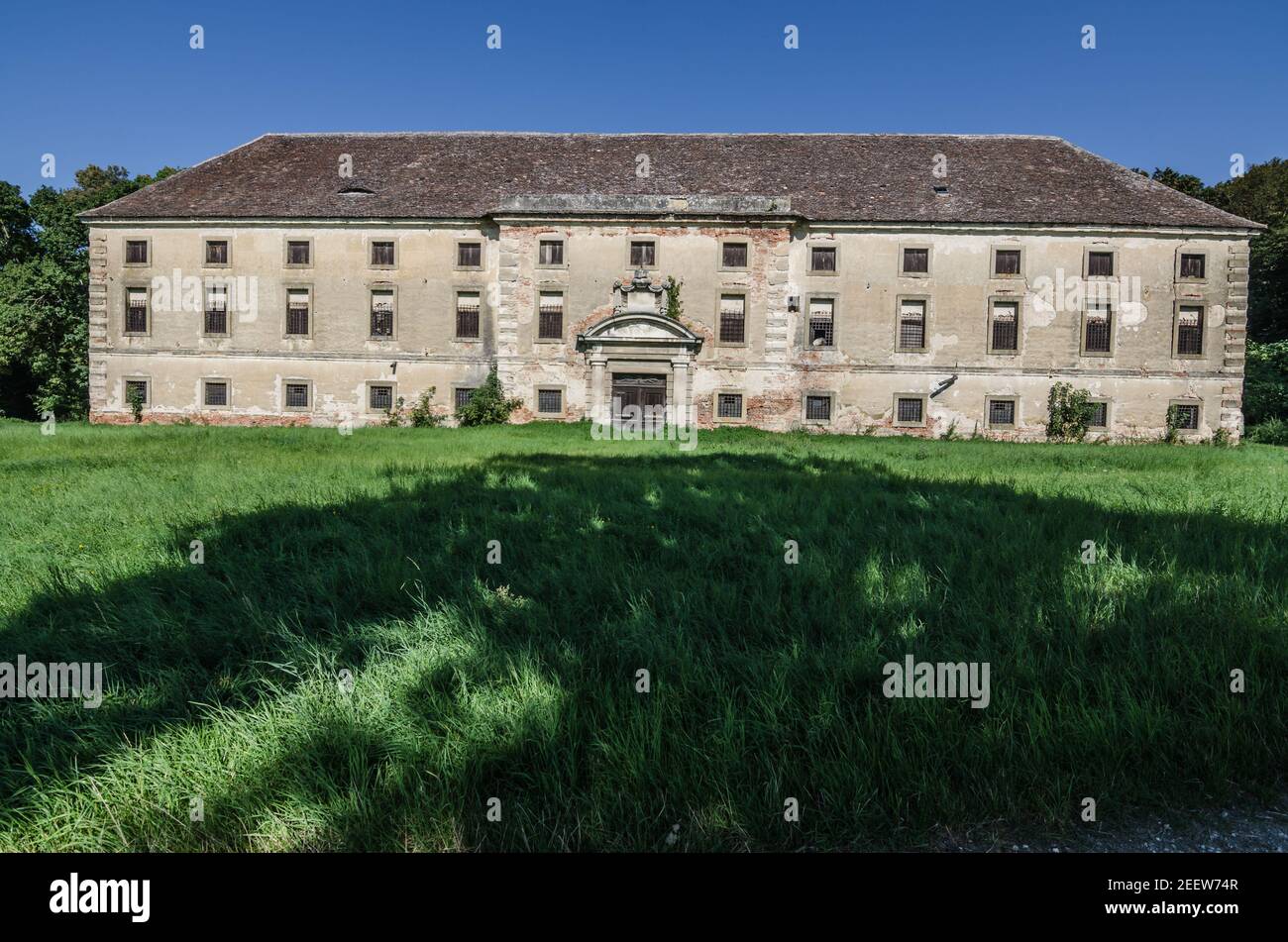 Old castle building hi-res stock photography and images - Alamy