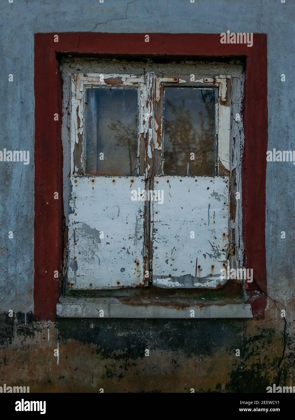 old window in the old wall Stock Photo - Alamy