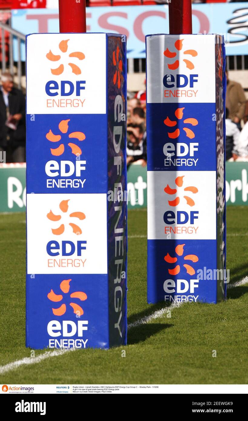 Rugby posts pads hi-res stock photography and images - Alamy