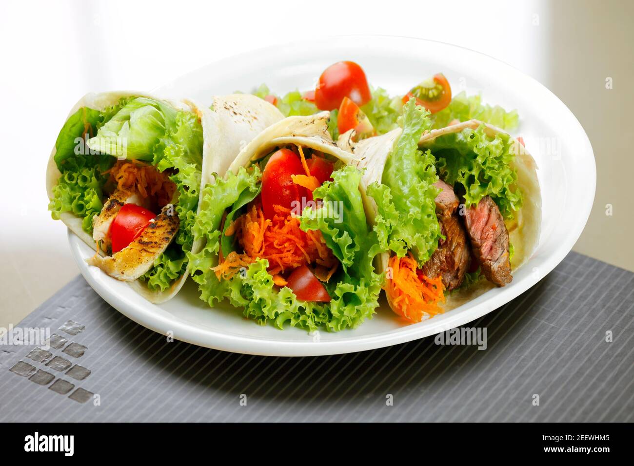 Pitta bread chicken wraps hi-res stock photography and images - Alamy
