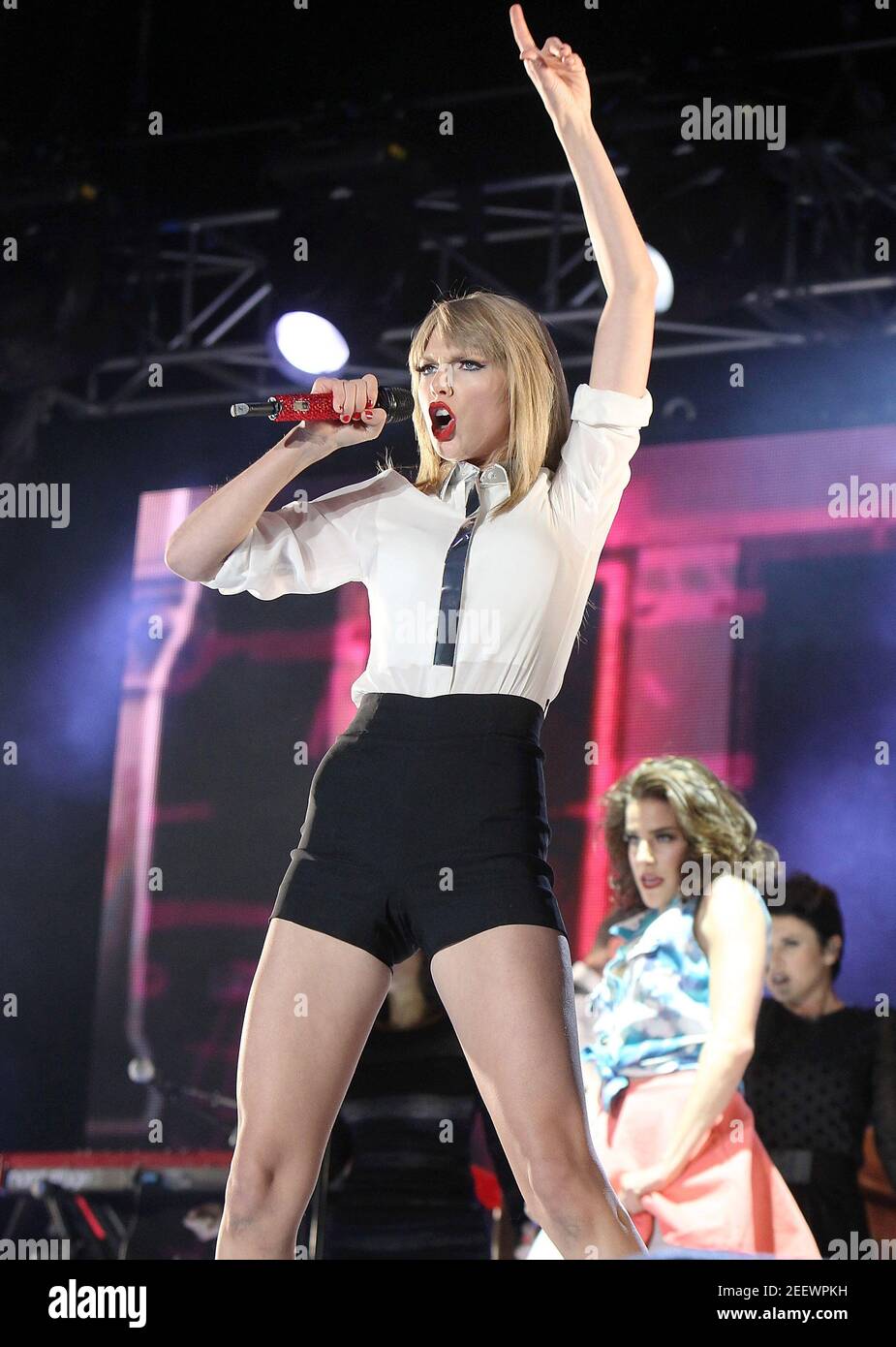 Taylor swift capital fm 2013 hi-res stock photography and images - Alamy
