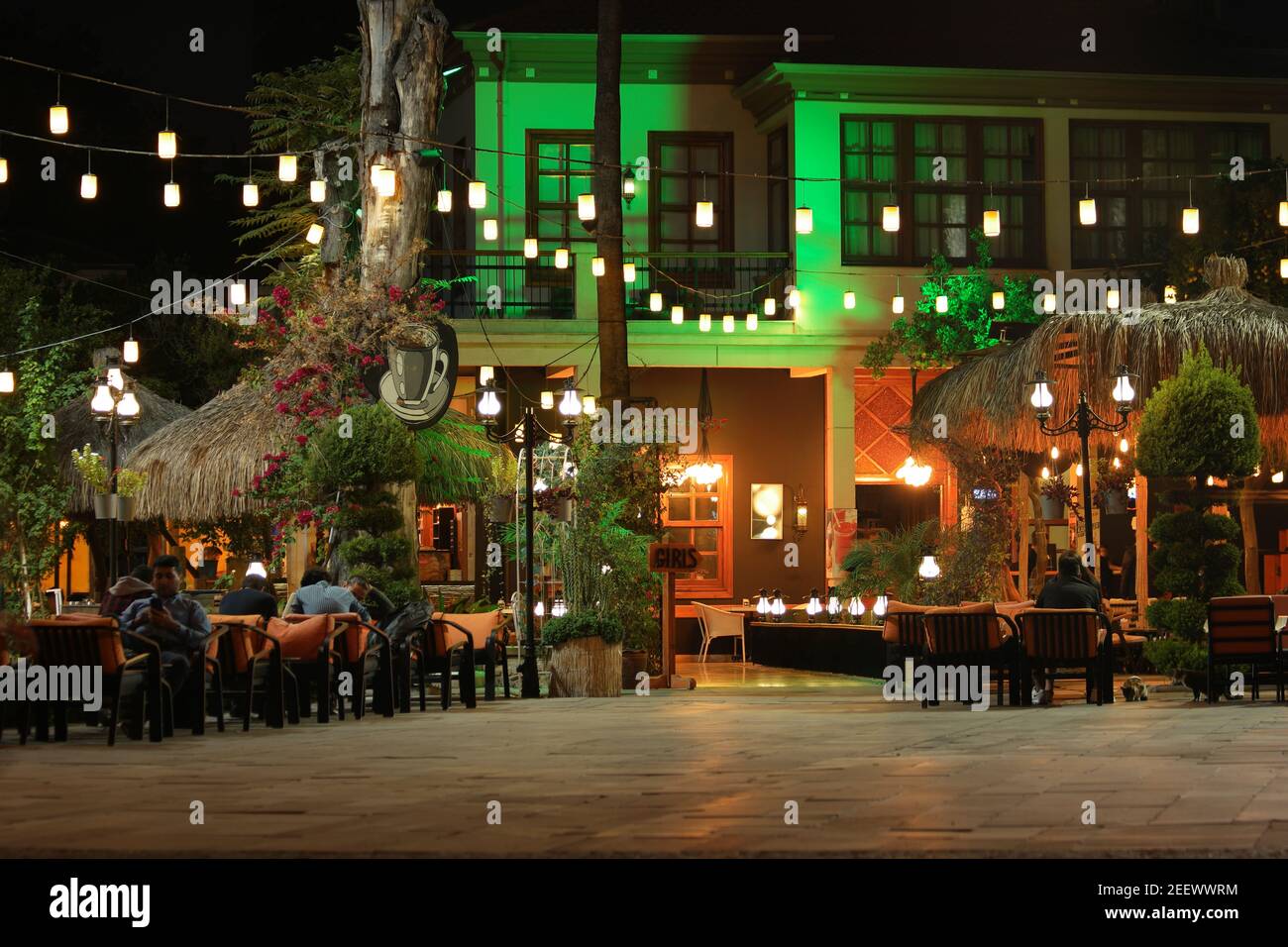 Restaurant terrace nightlife hi-res stock photography and images - Alamy