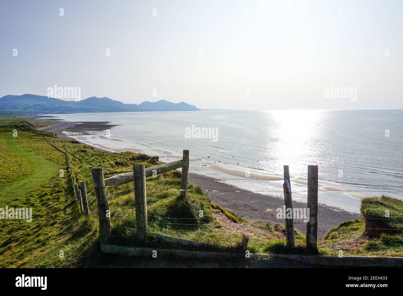 Dinas dinlle beach hi-res stock photography and images - Alamy