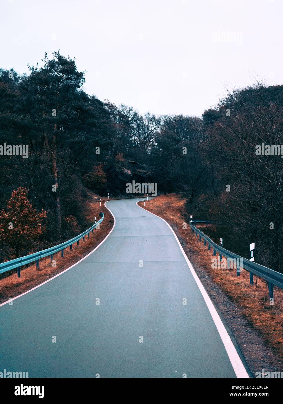 Winding street hi-res stock photography and images - Alamy