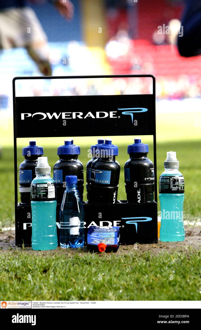 Powerade bottles hi-res stock photography and images - Alamy