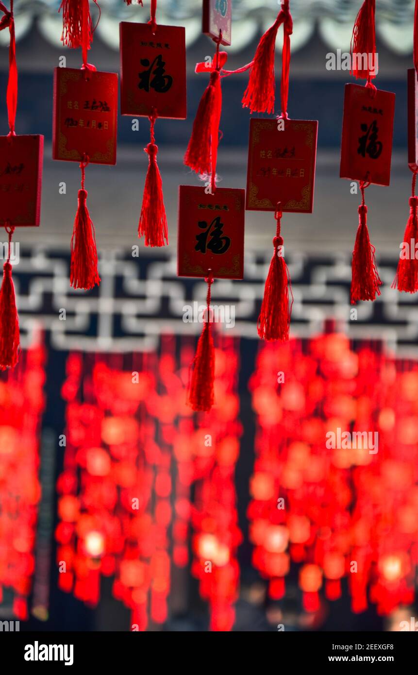 Chinese dragon symbol hang hanging hi-res stock photography and images ...