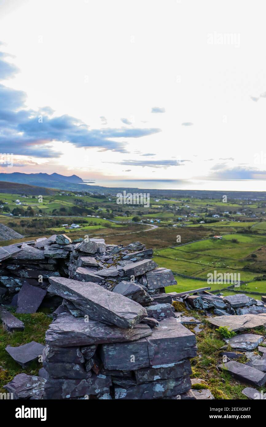 Evening sky view from Quarrymen path moel tryfan Slate quarry ...
