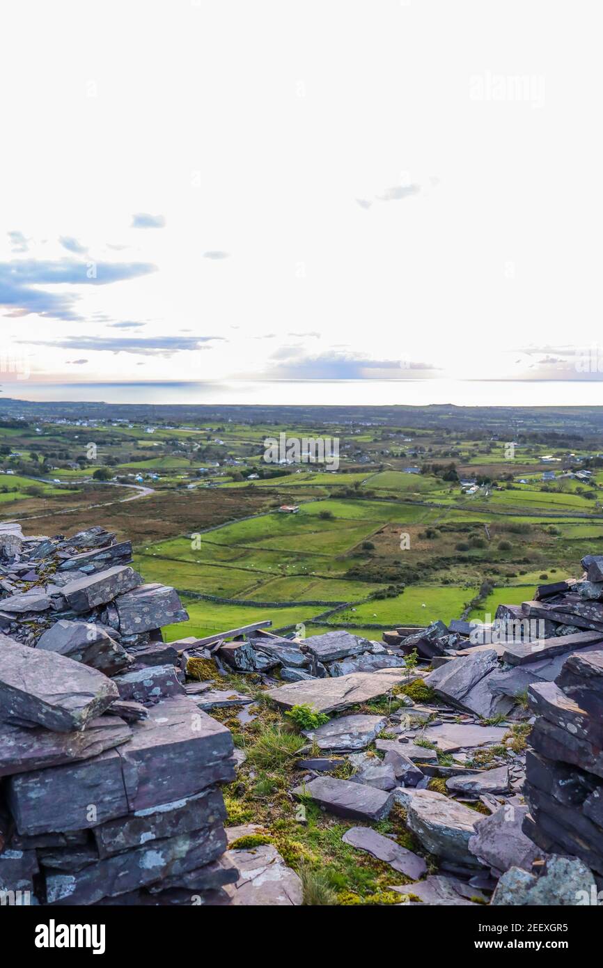 Evening sky view from Quarrymen path moel tryfan Slate quarry ...