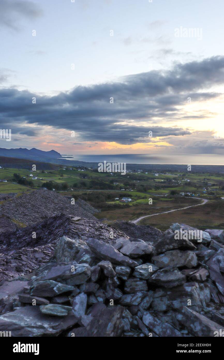 Evening sky view from Quarrymen path moel tryfan Slate quarry ...