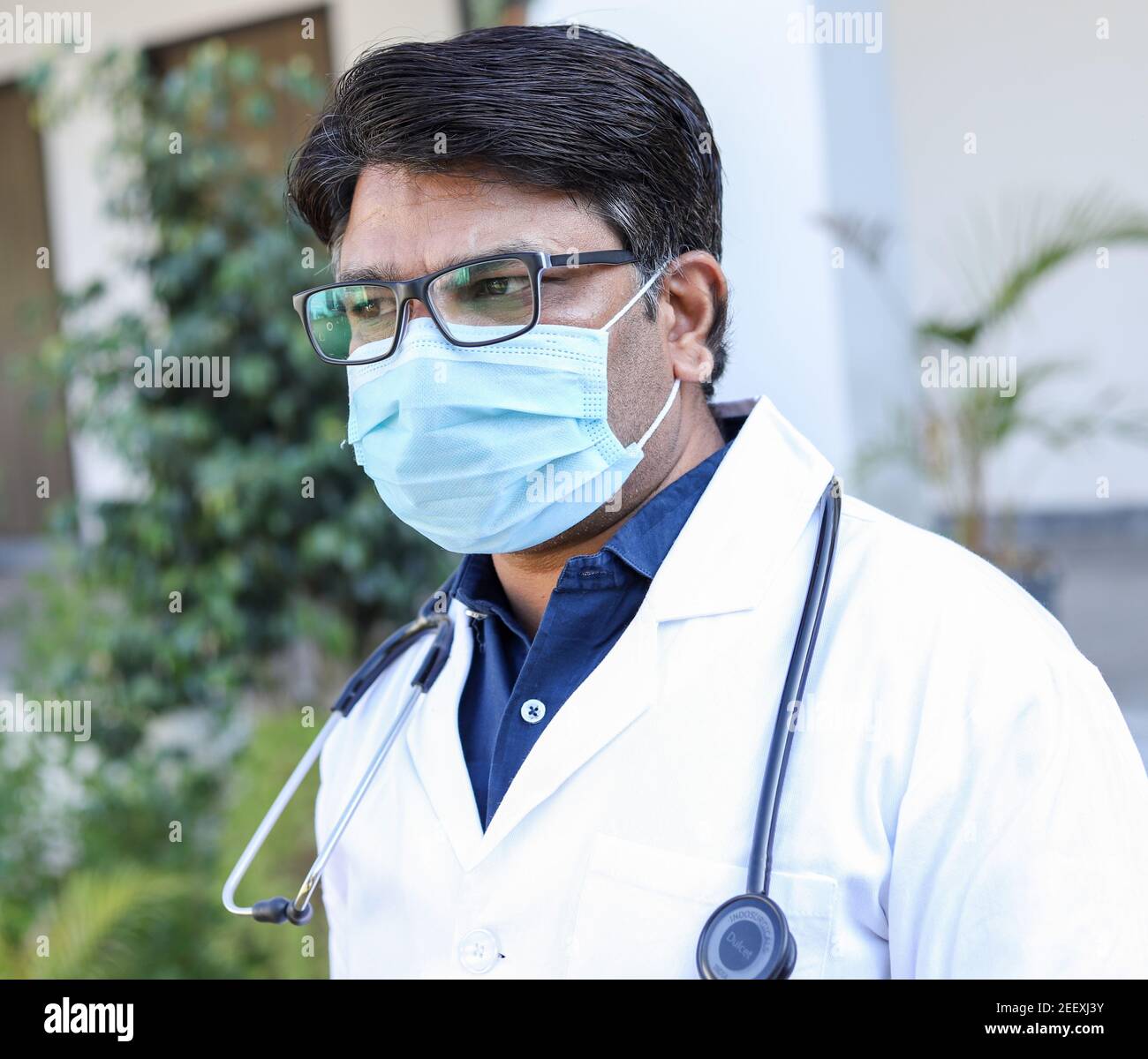 Concentrated facial expression hi-res stock photography and images - Alamy