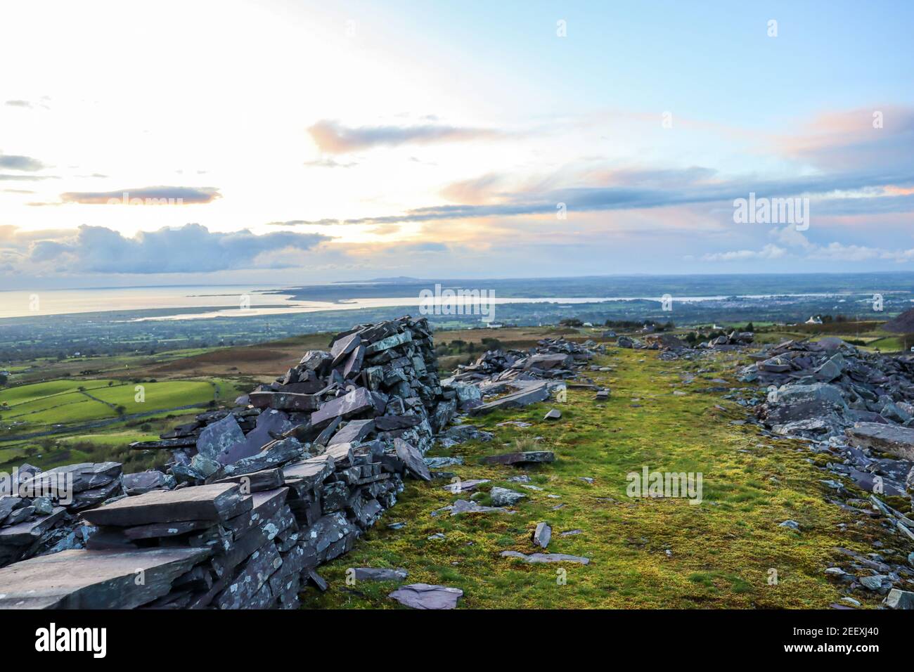 Evening sky view from Quarrymen path moel tryfan Slate quarry ...