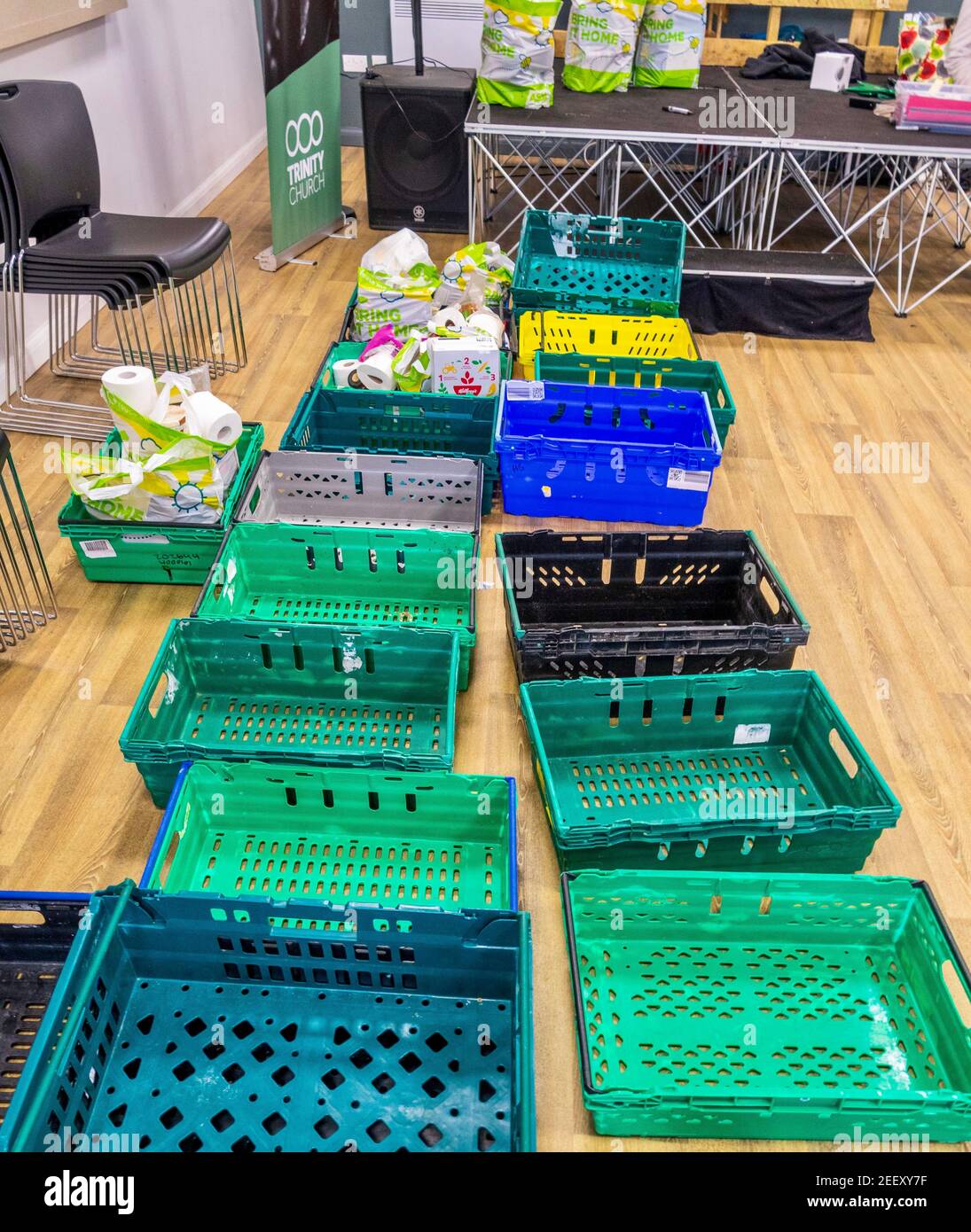 Empty foodbank hi-res stock photography and images - Alamy