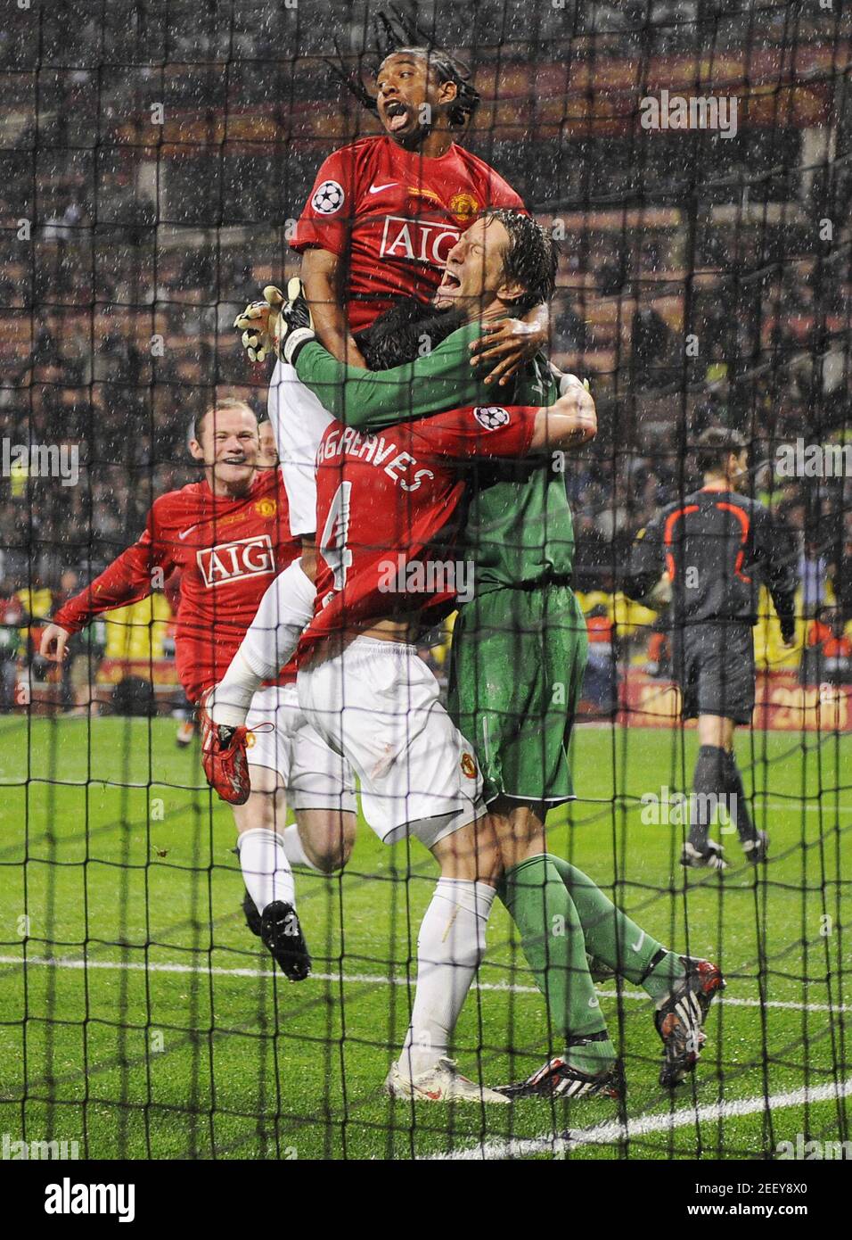 Van der sar champions league final 2008 hi-res stock photography and ...