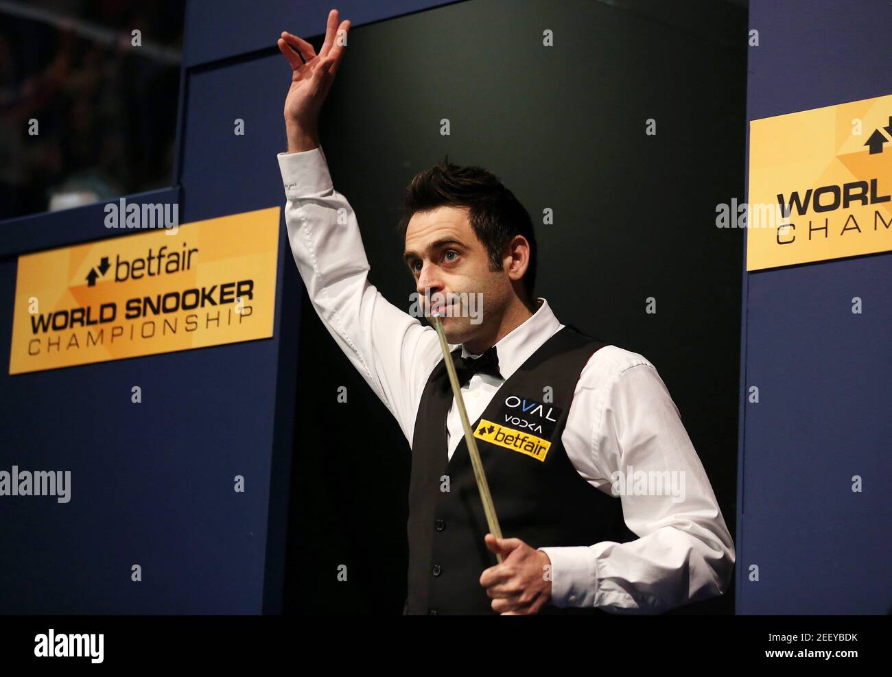 The crucible sheffield snooker arena hi-res stock photography and ...