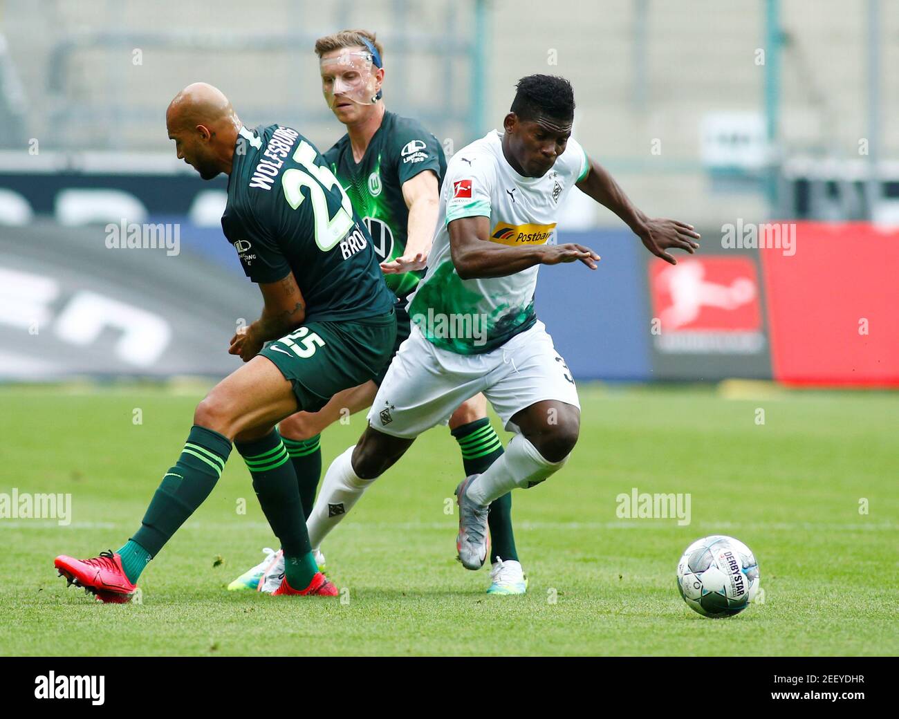 Yannick gerhardt of vfl wolfsburg hi-res stock photography and images ...