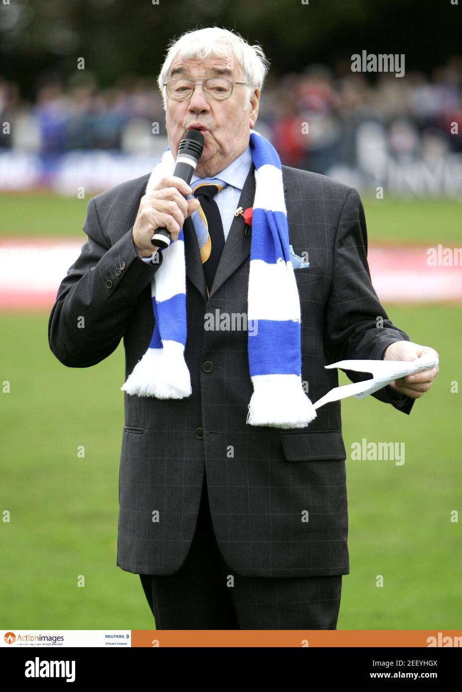 Comedian frank carson hi-res stock photography and images - Alamy