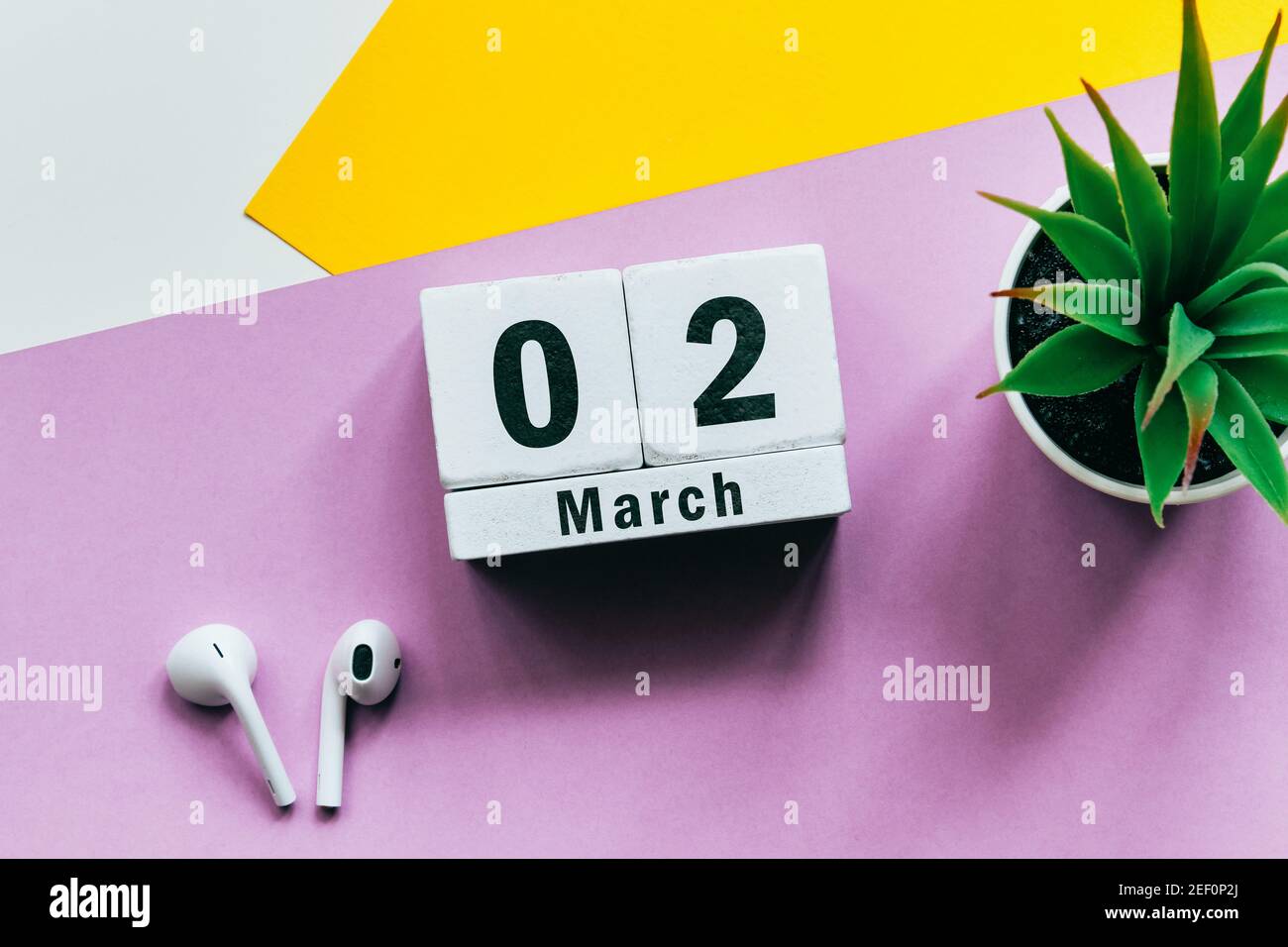 2 march calendar hi-res stock photography and images - Alamy