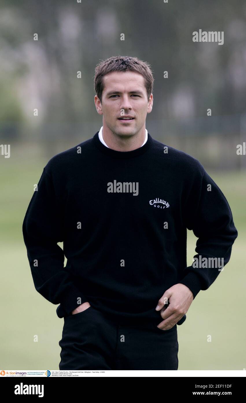 Michael owen newcastle trophy hi-res stock photography and images - Alamy