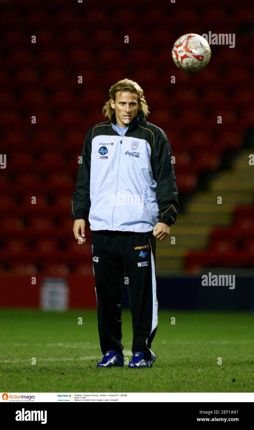 Forlan liverpool hi-res stock photography and images - Alamy