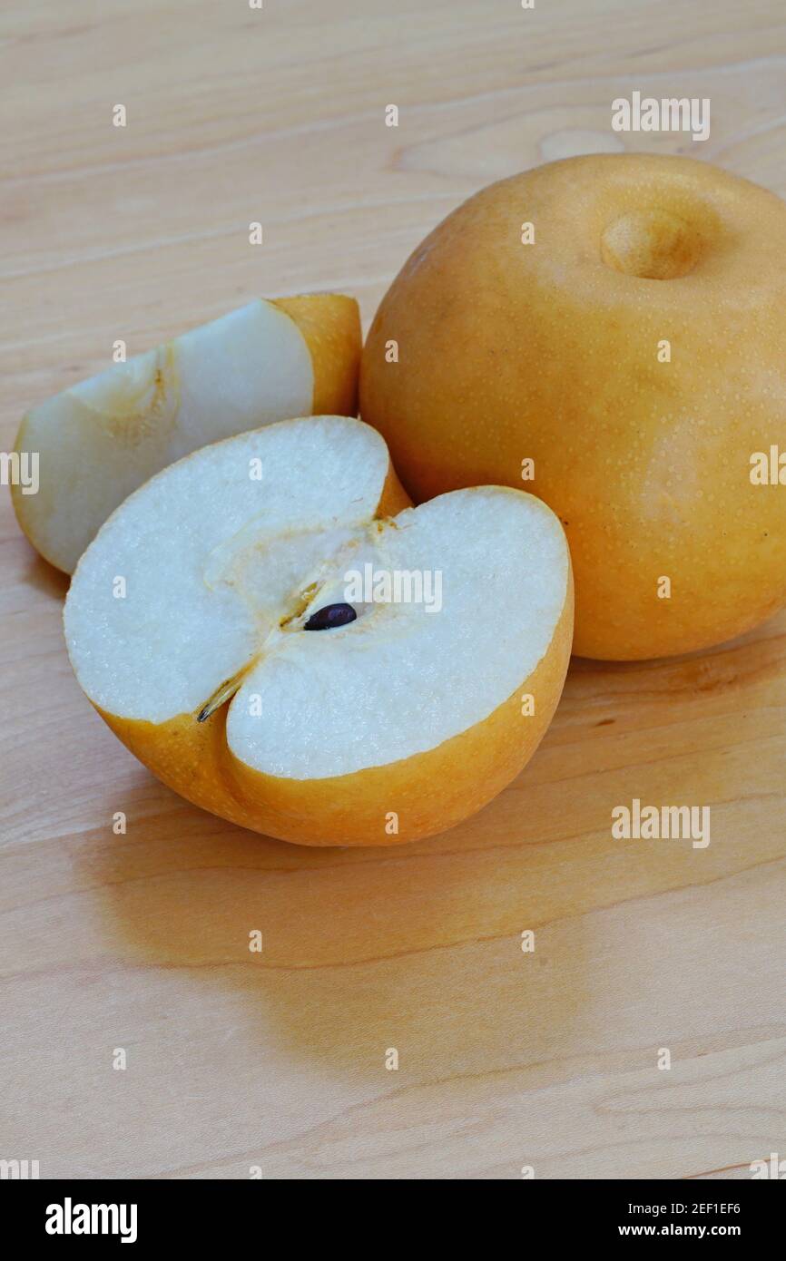 View of a fresh Asian pear (Pyrus pyrifolia Stock Photo - Alamy