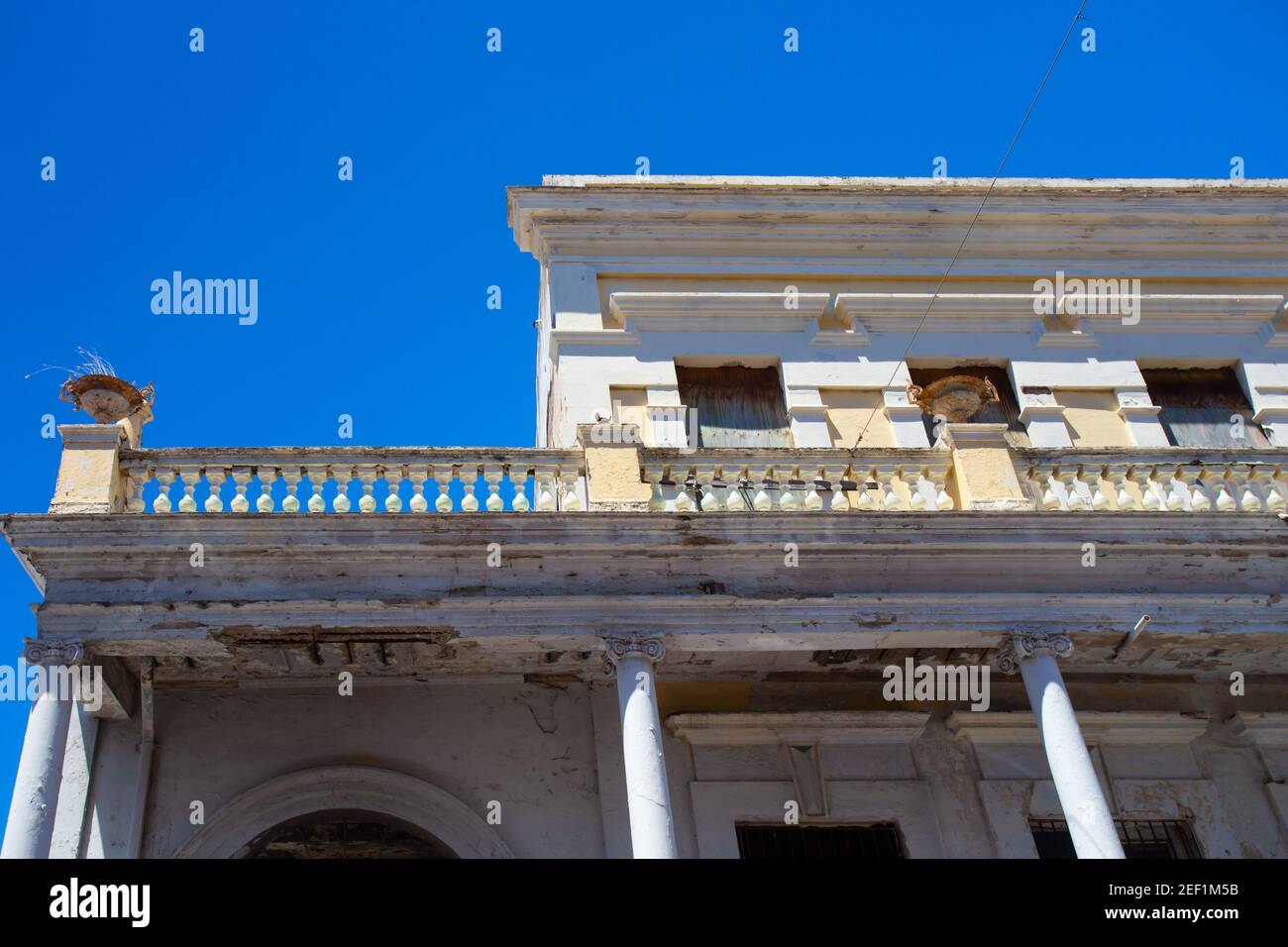 Spanish style residential building hi-res stock photography and images ...