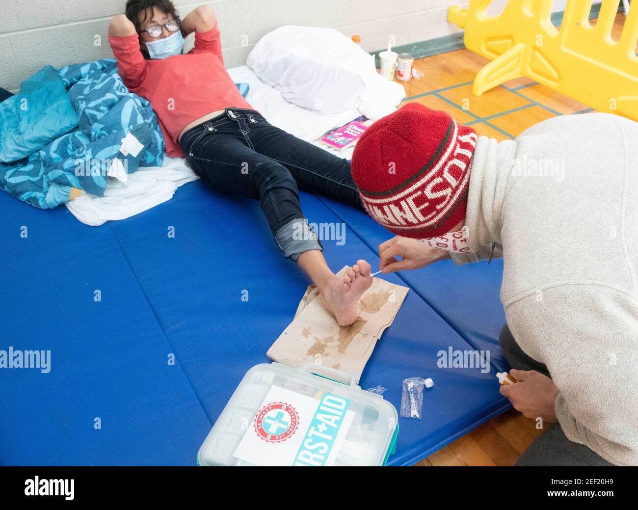 Robin feet hi-res stock photography and images - Alamy