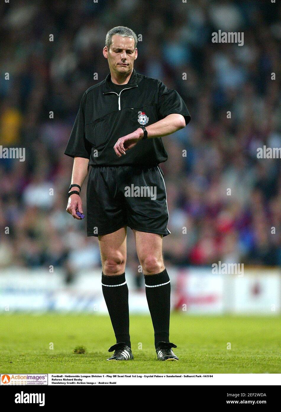 Referee richard beeby hi-res stock photography and images - Alamy