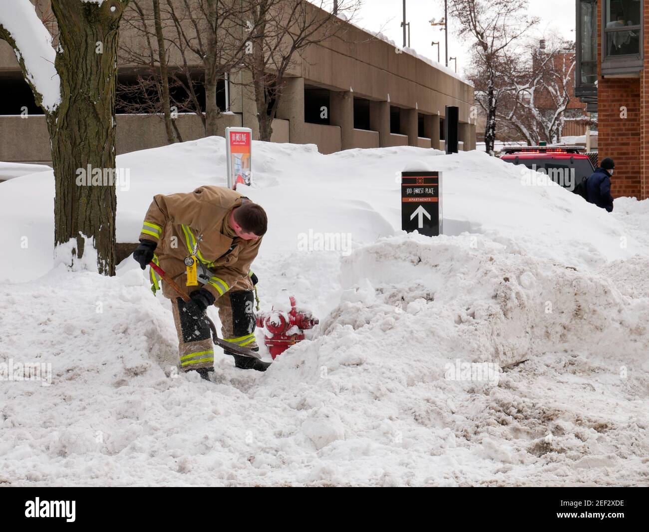 First responder dig hi-res stock photography and images - Alamy