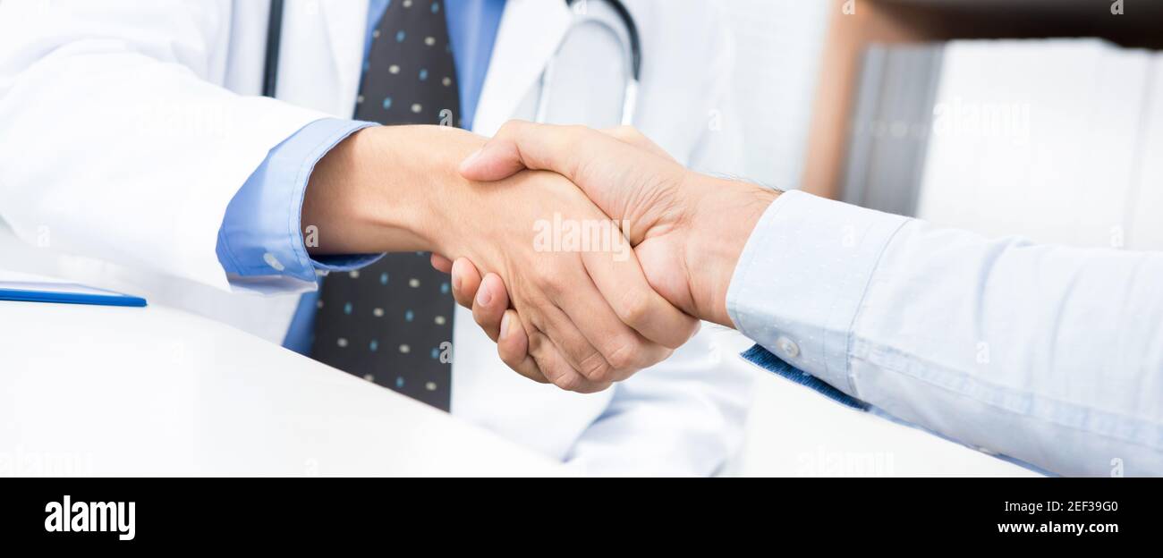 Doctor making handshake with patient in the office Stock Photo - Alamy
