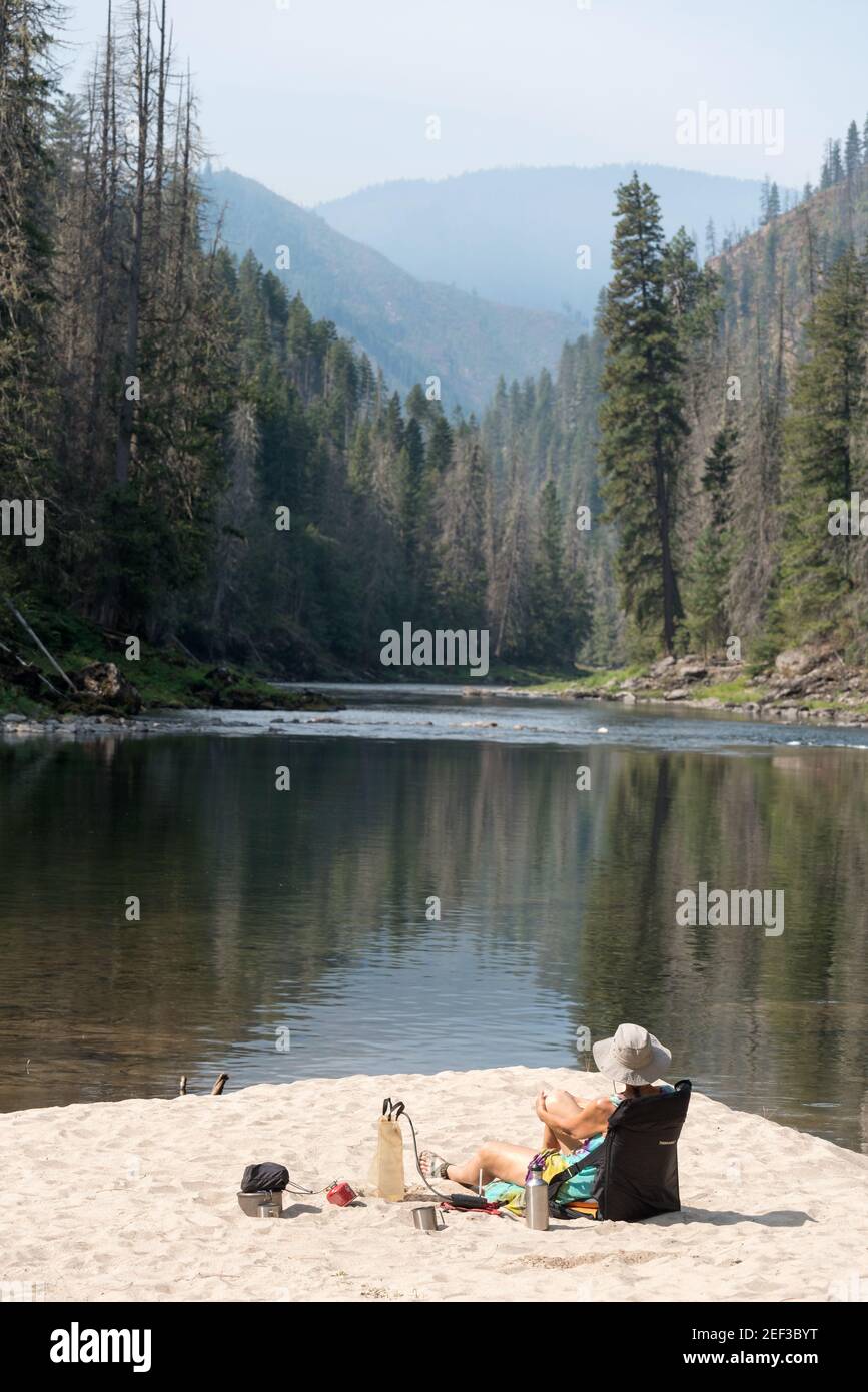 Backpacking beach hi-res stock photography and images - Alamy