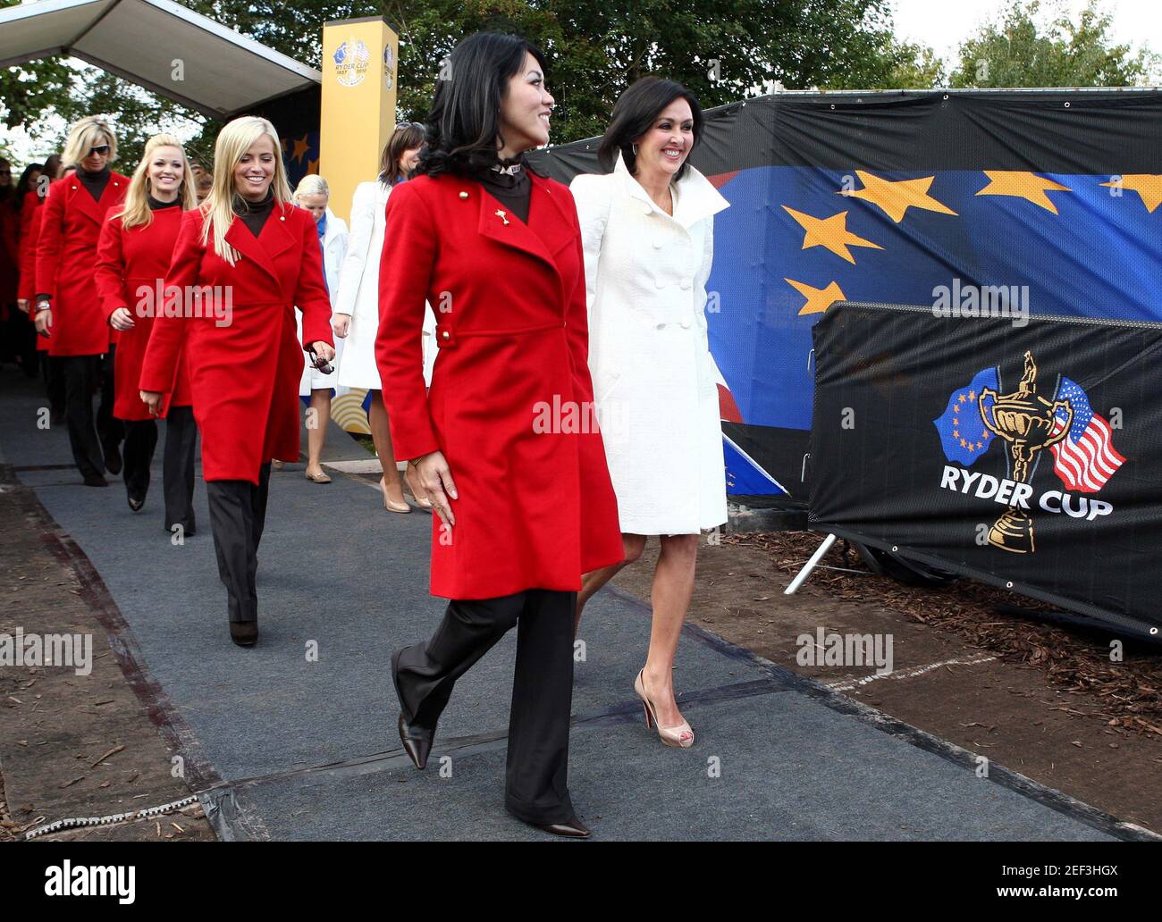 Sport golf with wife colin montgomerie hi-res stock photography and ...
