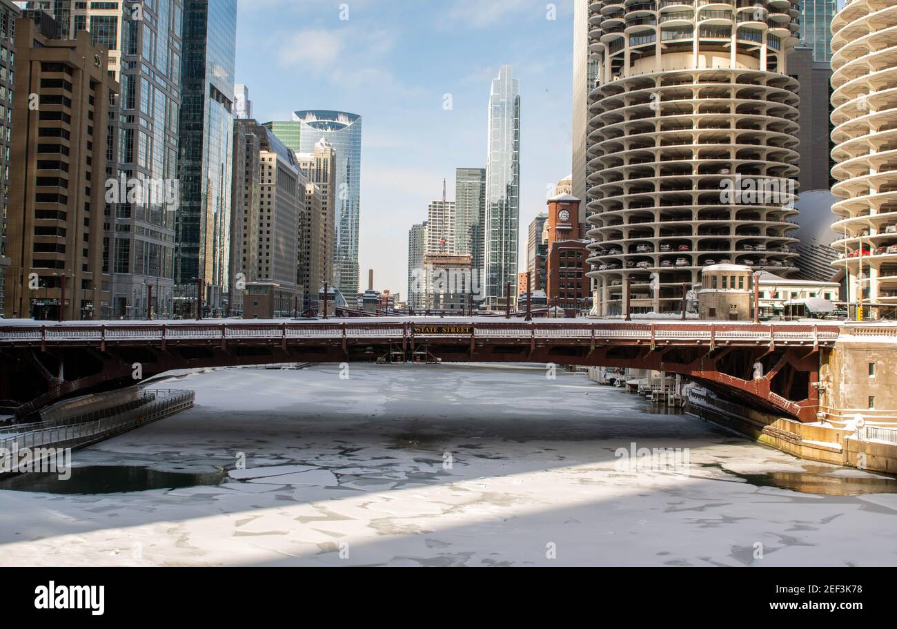 Chicago, Illinois, USA. 16th Feb, 2021. The Chicago river sits frozen ...