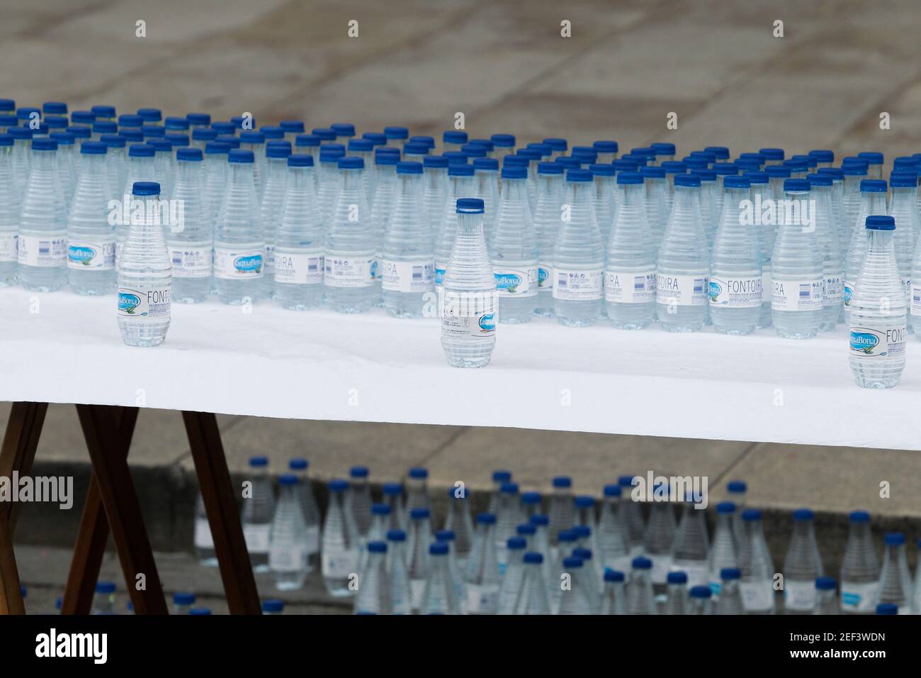 Marathon water table hi-res stock photography and images - Alamy