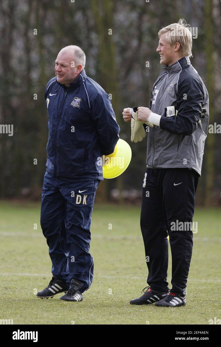 Kasper schmeichel and peter schmeichel hi-res stock photography and ...