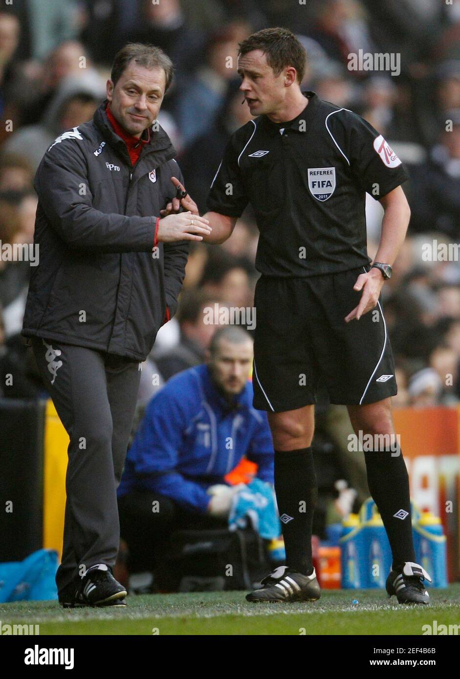 Assistant referee stuart attwell hi-res stock photography and images ...
