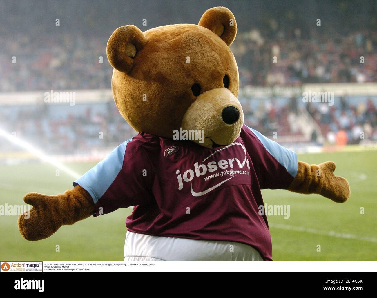 West Ham United Mascot High Resolution Stock Photography and Images - Alamy