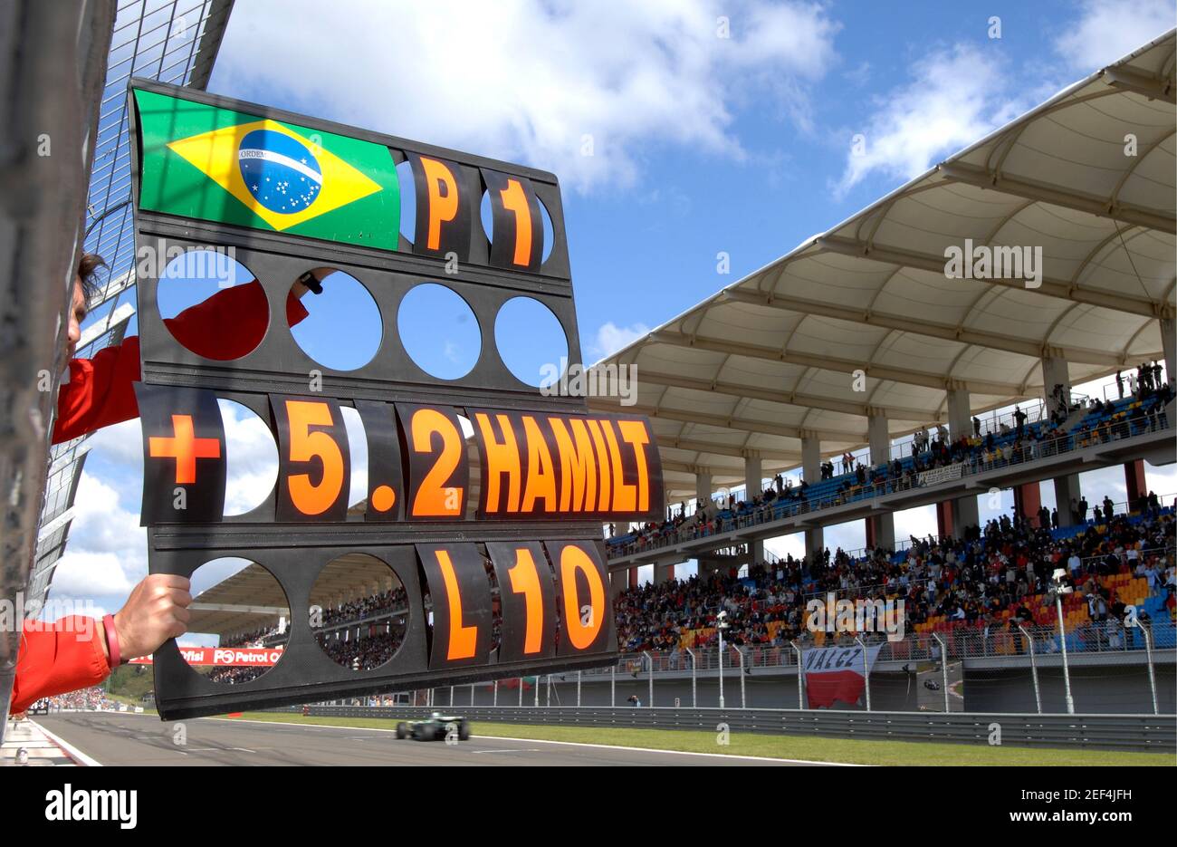 F1 race pit wall hi-res stock photography and images - Alamy