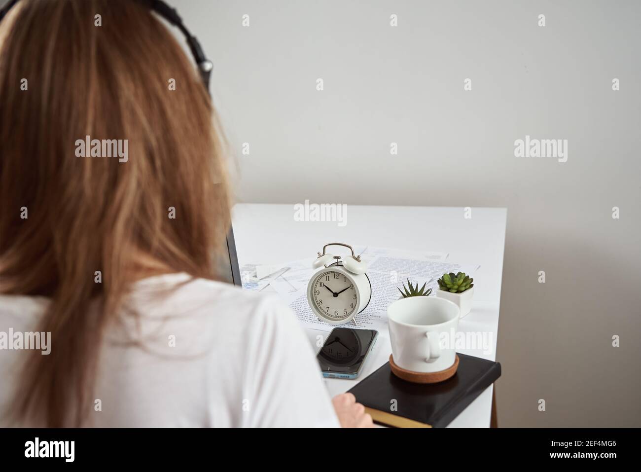Headphones distance hi-res stock photography and images - Alamy