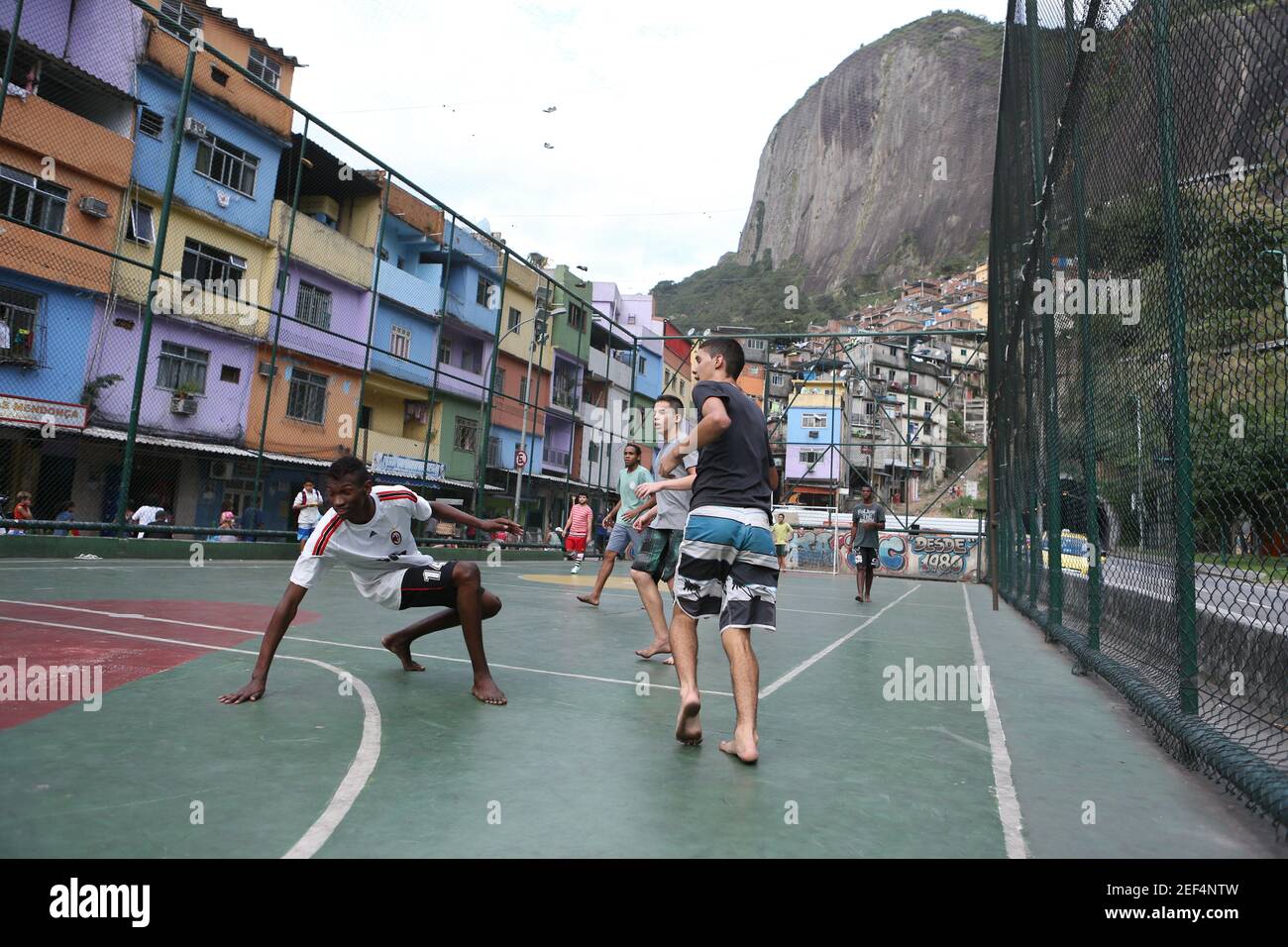 Favela brazil football children hi-res stock photography and images - Alamy